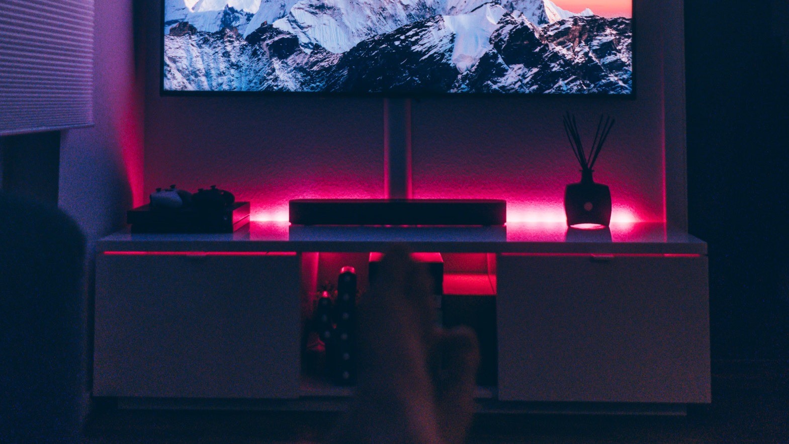 Alpha Networks - Aggregating different content with advanced features